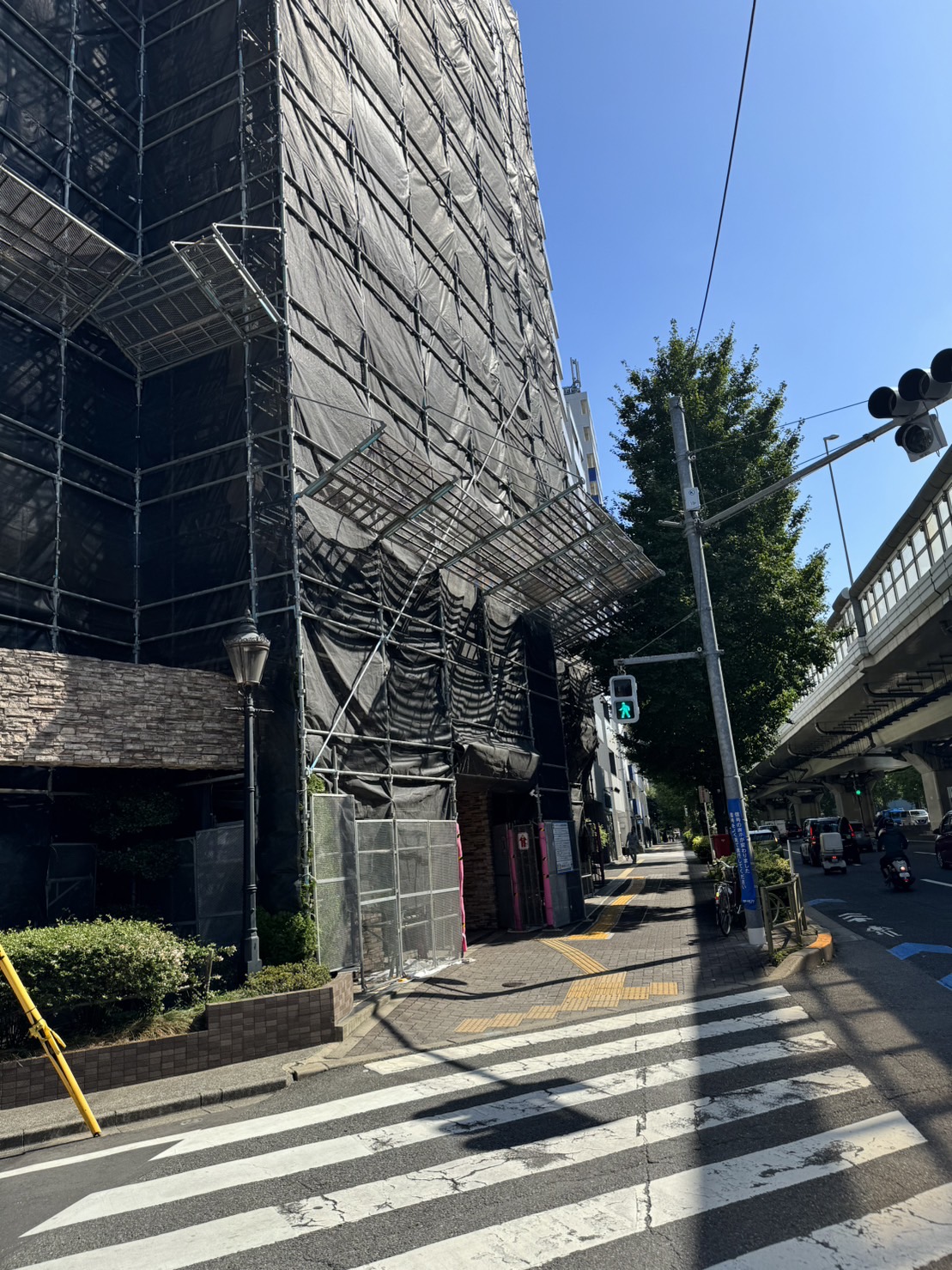 東京都豊島区で14階建ての大規模改修工事中 | 関東（東京・茨城・千葉・埼玉・神奈川）の足場仮設工事ならMTコーポレーションにおまかせください。